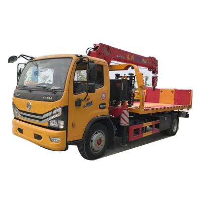 China Small 4x2 Dongfeng Wrecker Truck One Tow Two Vehicle 5 Tons Flatbed Wrecker Road-block Removal Truck With Crane for sale