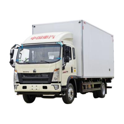 China New Brand HOWO  4x2 4.2M Single Row Van Refrigerator Truck Wagon for sale