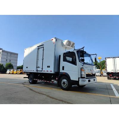 China SINOTRUK 4x2 LHD Or RHD small freezer truck Refrigerator Mini Truck 95km/h for sale