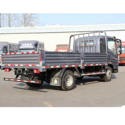 중국 맞춤형 신형 HOWO 4X2 밴 트럭 화물 밴 트럭, 4.15미터 단일 열 패널 판매용