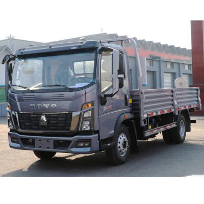 중국 맞춤형 신형 HOWO 4X2 밴 트럭 화물 밴 트럭, 4.15미터 단일 열 패널 판매용