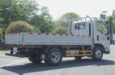 Cina Autocarro JMC piccolo da trasporto merci 92HP 2Ton -5Tonnellate Motore Euro 2 Buon prezzo per la vendita in vendita