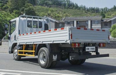 Cina Autocarro JMC piccolo da trasporto merci 92HP 2Ton -5Tonnellate Motore Euro 2 Buon prezzo per la vendita in vendita