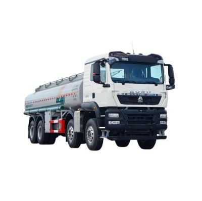 China Heavy Truck HOWO 350 Horsepower Total Weight 31 Ton Volume 17.3 Cubic Meter Sinotruk 12 Gear Box 8X4 Liquid Supply Truck for sale
