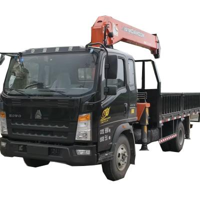 China Sinotruk HOWO 4X2 Truck Mounted Crane 154 Horsepower Euro 3 for sale