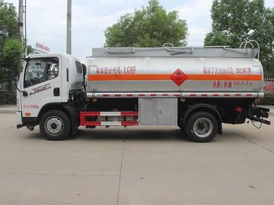 China Jiefang 8.3 Cubic Run Zhixing Brand 4x2 Oil Truck for sale