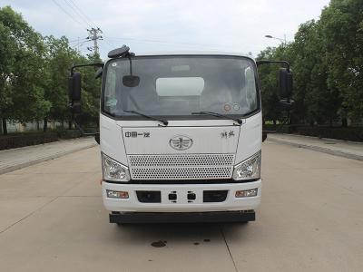 China Jiefang 8.3 Cubic Run Zhixing Brand 4x2 Oil Truck for sale
