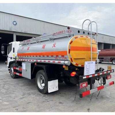 Cina Autocisterna FOTON 4X2 personalizzata per benzina con pompa singola e erogatore digitale di carburante in vendita