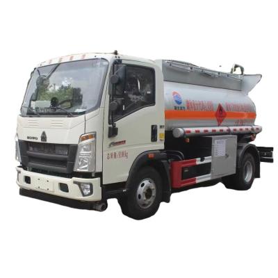 Cina 2024 Nuovo 4 4 * 2 LHD Fuel Bowser Tank Truck 4000 Litri 5000 Litri 6000 Litri Fuel Dispenser Truck With Fuel Dispenser Prezzo in vendita