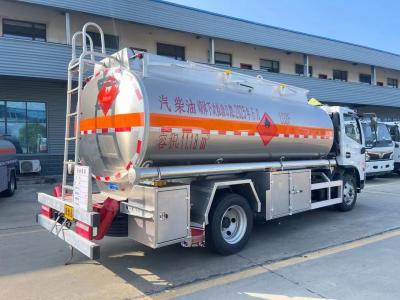 Cina Motore diesel 4X2 azionamento Cisterna di carburante Cisterna di metallo 6 pneumatici Cisterna di trasporto GPL in vendita