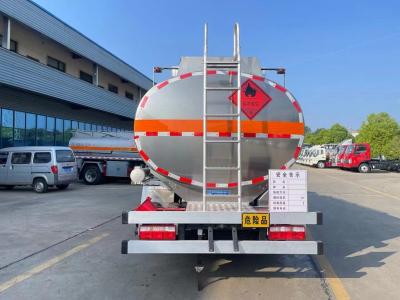 Cina Motore diesel 4X2 azionamento Cisterna di carburante Cisterna di metallo 6 pneumatici Cisterna di trasporto GPL in vendita
