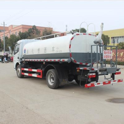 Cina Autocisterna bianca da 7000-9000 litri per acqua, camion irroratore, autocisterna per acqua in vendita