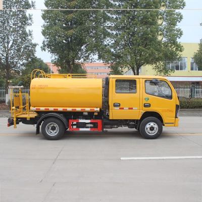 Cina Giallo doppia fila 4000-5000 litri Green Spraying Truck Strada Sprinkle Water Feeder Bowser acqua in vendita