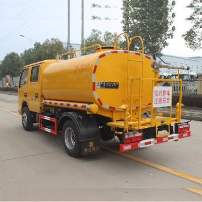 Cina Giallo doppia fila 4000-5000 litri Green Spraying Truck Strada Sprinkle Water Feeder Bowser acqua in vendita