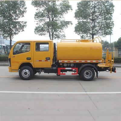 Cina Giallo doppia fila 4000-5000 litri Green Spraying Truck Strada Sprinkle Water Feeder Bowser acqua in vendita