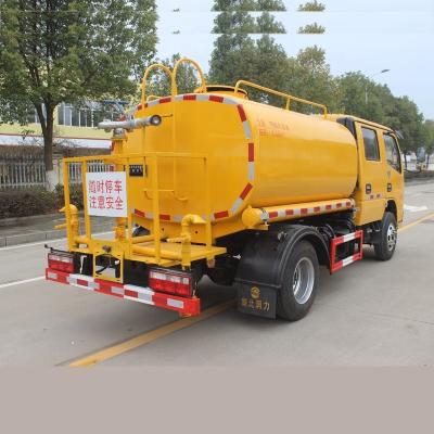 Cina Giallo doppia fila 4000-5000 litri Green Spraying Truck Strada Sprinkle Water Feeder Bowser acqua in vendita