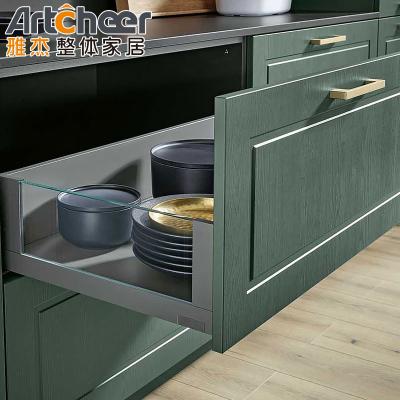 Cina Gabinetti di cucina verdi e rossi Isole con posti a sedere Moderni mobili da cucina in legno in vendita