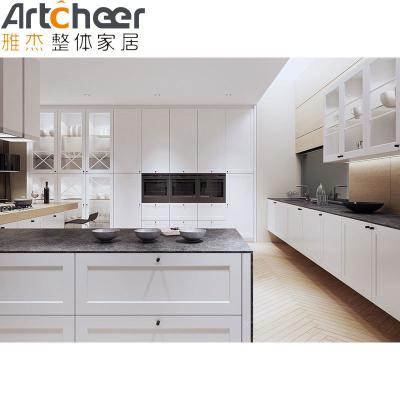 China Mobiliário de cozinha modular com design moderno e gabinete de parede de material de grau E0 à venda