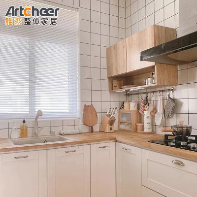 Cina E0 Armadi da cucina modulari 2022 Tendenze in legno massello con piano da lavoro in acciaio inossidabile in vendita