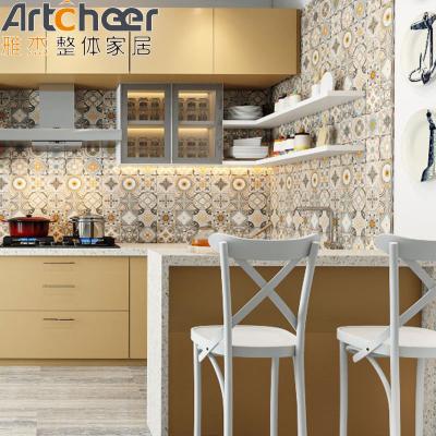 Cina High End Mobile Design U Shape cucina armadio con marmo pietra superiore e finitura lucida in vendita
