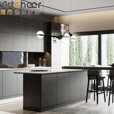 Cina Isola di cucina in legno massello su misura con finitura in lacca e sala da pranzo moderna in vendita