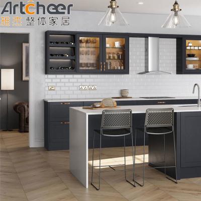 China UV Lacquer Finish Solid Wood Kitchen Cabinet in Traditional Indian Shaker Door Design for sale