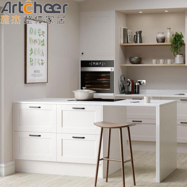 Quality American Style Luxury Kitchen Cabinets in Solid Wood with Ivory White Shaker Door Design for sale