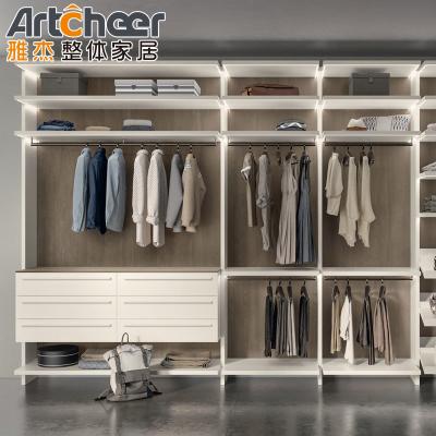 China Modern Stylish Walk In Wardrobe with Customized Size and Eco Friendly Material for sale