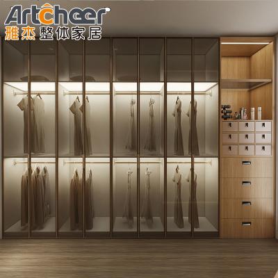 China Modern Stylish Walk-In Wardrobe with Customized Size and Eco-Friendly Material for sale