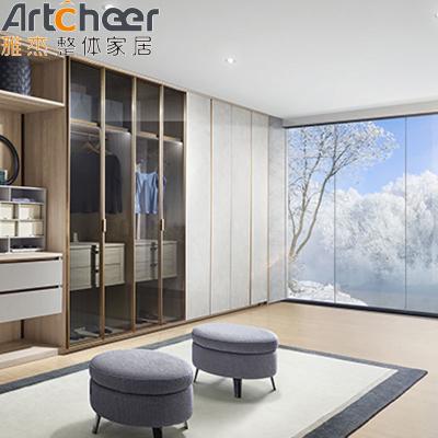 China Customized Size Walk In Wardrobe with Modern Stylish Design and Eco-Friendly Material for sale