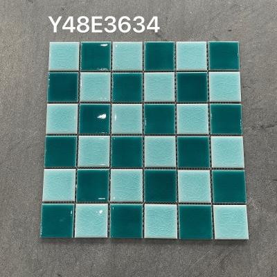 中国 アイスクラックル 正方形 光沢セラミックモザイクタイル 48X48mm プール用 販売のため