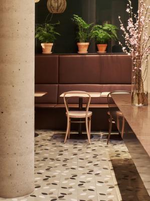 Cina Vapore ad alta pressione della sedia del caffè del faggio H86cm Thonet Vienna di Seat del rattan in vendita