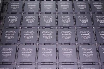 China Al-tera 5CEBA4U15i7n Elektronische Komponenten Runde integrierte Schaltung Steckdose 8-Pin-Mikrocontroller Quad-IC-Chips 5CEBA4U15I7N zu verkaufen