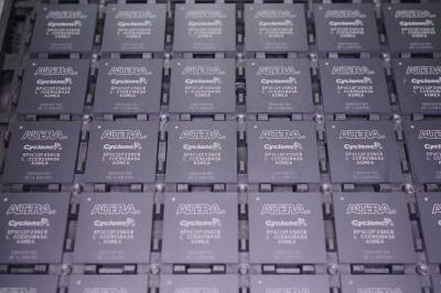 China Al-tera 5Cefa7f27i7n Elektronische Bauteile Integrierte Schaltkreise Ics Kondensatoren Widerstände Mikrocontroller Ics Chips 5CEFA7F27I7N zu verkaufen