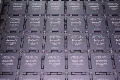 China Al-tera Ep1c3t100c8n Elektronische Komponenten Integrierte Schaltung 16 Bit Mikrocontroller IC-Chips EP1C3T100C8N zu verkaufen