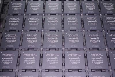 중국 알테라 Ep3c40f780c8n IC 부품 통합 회로 48 핀 마이크로 컨트롤러 전자 칩 EP3C40F780C8N 판매용