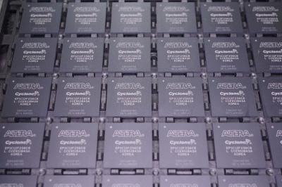 China Al-tera Ep3c40q240c8n Electronic Components Semiconductor Production Line Cmos Microcontroller ic chips EP3C40Q240C8N for sale