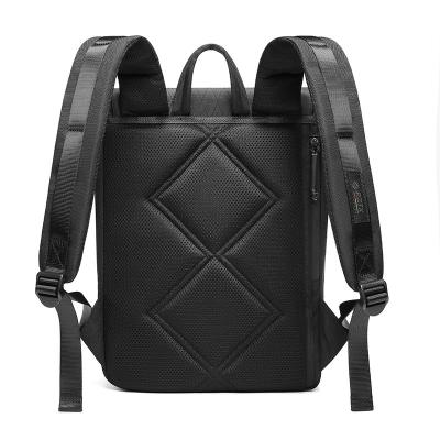 中国 生理学的なカーブが付いているPUの革旅行人ビジネス バックパック 販売のため