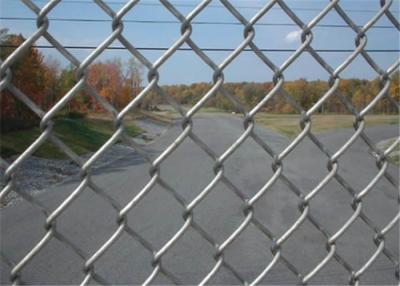 Cina Cavo Mesh Fence del collegamento a catena 2M Height 15M Length For Commercial e industriale in vendita