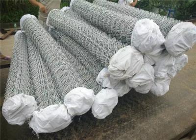 Cina 6' su tessuto del recinto del collegamento a catena di forma del diamante con l'installazione del filo spinato in vendita