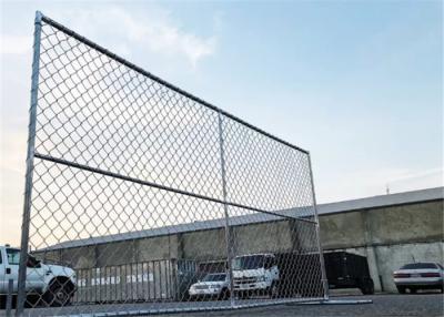 中国 高レベル保証のためのかみそりの有刺鉄線が付いている8ft x 50ftのチェーン・リンクの生地の塀 販売のため