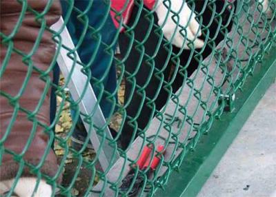 Cina recinto del tessuto del collegamento a catena di 50ft x di 8ft con il filo spinato del rasoio per sicurezza ad alto livello in vendita