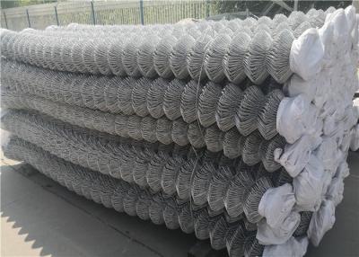 Cina 6' su tessuto del recinto del collegamento a catena di forma del diamante con l'installazione del filo spinato in vendita