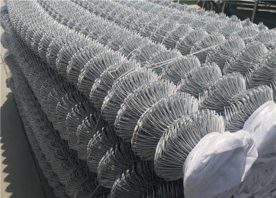 Cina Tessuto galvanizzato Rolls 900MM x 50MM x 2.5MMx25M dello schermo di segretezza del recinto del collegamento a catena in vendita