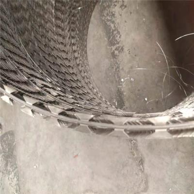 Cina Il cavo 12ga a fisarmonica del rasoio Bto-18 svuota lo spessore 18mm Barb Length in vendita