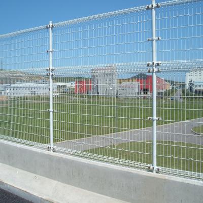 Cina apertura di Mesh Fence Green White 55mmx55mm del collegamento a catena di 30ft x di 6ft per il pollo e le pecore in vendita