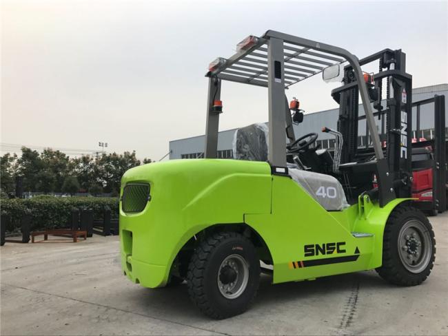 SNSC 4ton Diesel Forklift in operation