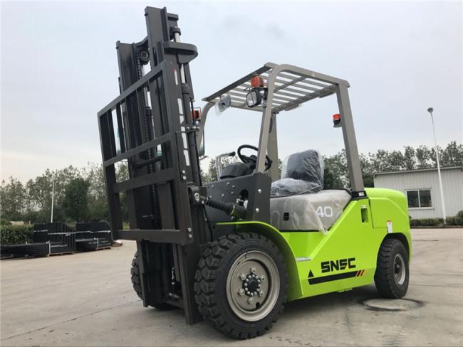 SNSC 4ton Diesel Forklift side view
