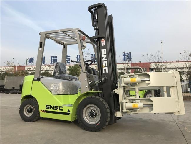SNSC 2ton Paper Roll Forklift showing its mast and fork configuration