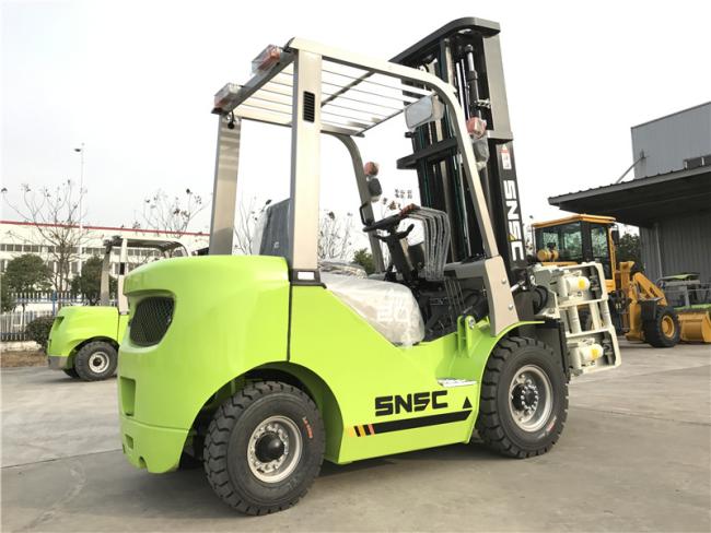 Close-up of SNSC 2ton Forklift spare parts package